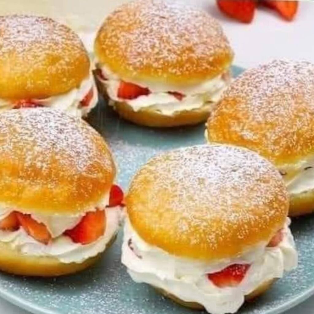 Strawberry bombs - Viral Recipes