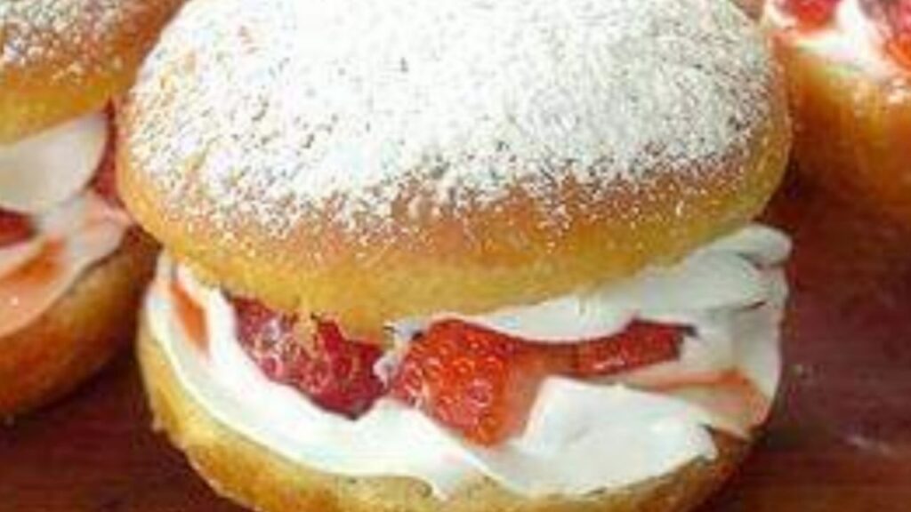 Strawberry bombs - Viral Recipes