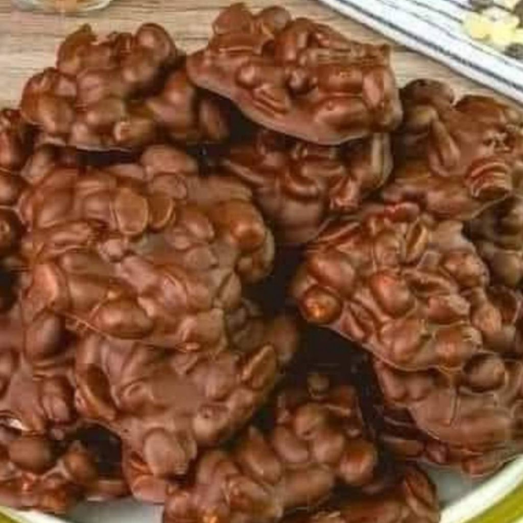 CHOCOLATE PECAN TURTLE CLUSTERS - Viral Recipes